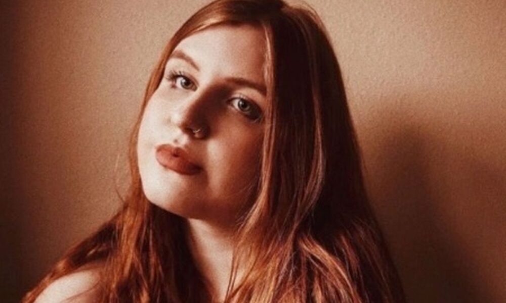 Isabel Roloff Talks Self-Hate Issues!