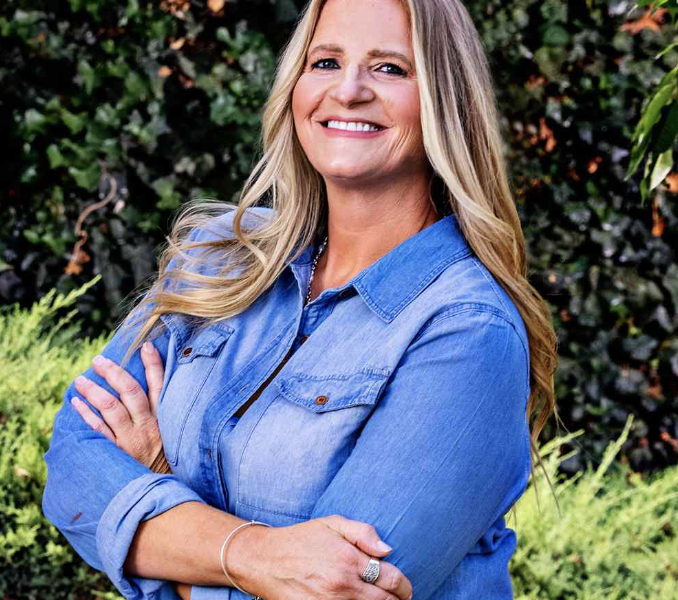 Bachelorette Alum Flirts With Sister Wives Christine Brown And Blasts Kody